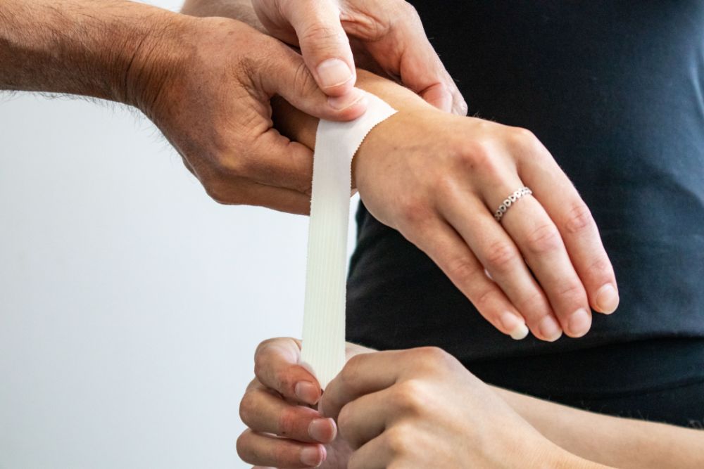 Q.10. Wrist tape to sustain posterior-anterior glide of distal ...